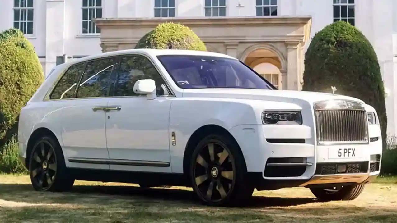 Luxurious White Rolls-Royce Cullinan for Hire in London