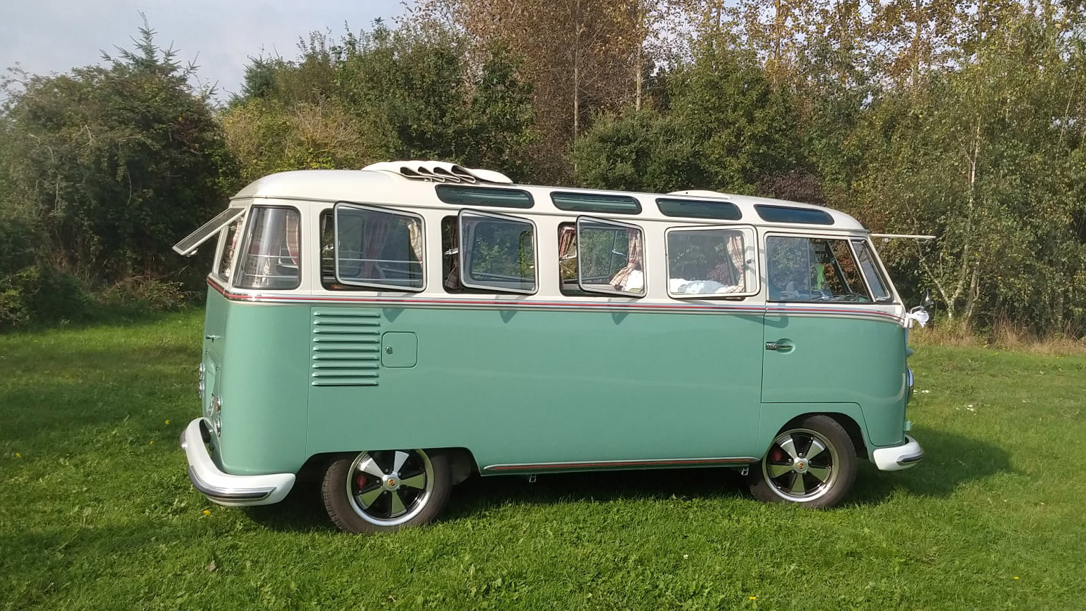 Volkswagen Splitscreen Campervan for hire in Devon