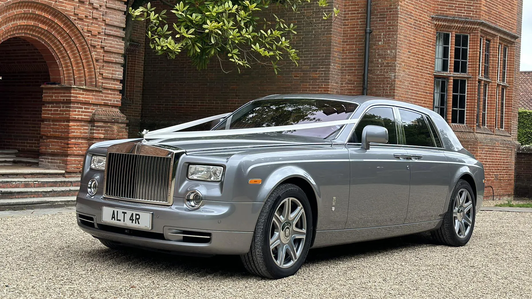 Modern Silver Rolls-Royce Phantom for wedding hire