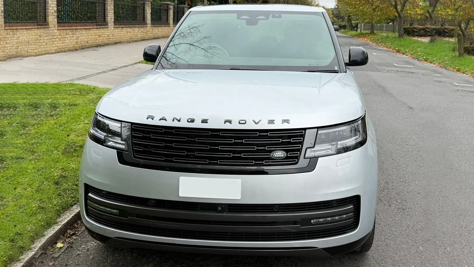 Modern Silver Range Rover autobiography for Wedding Hire