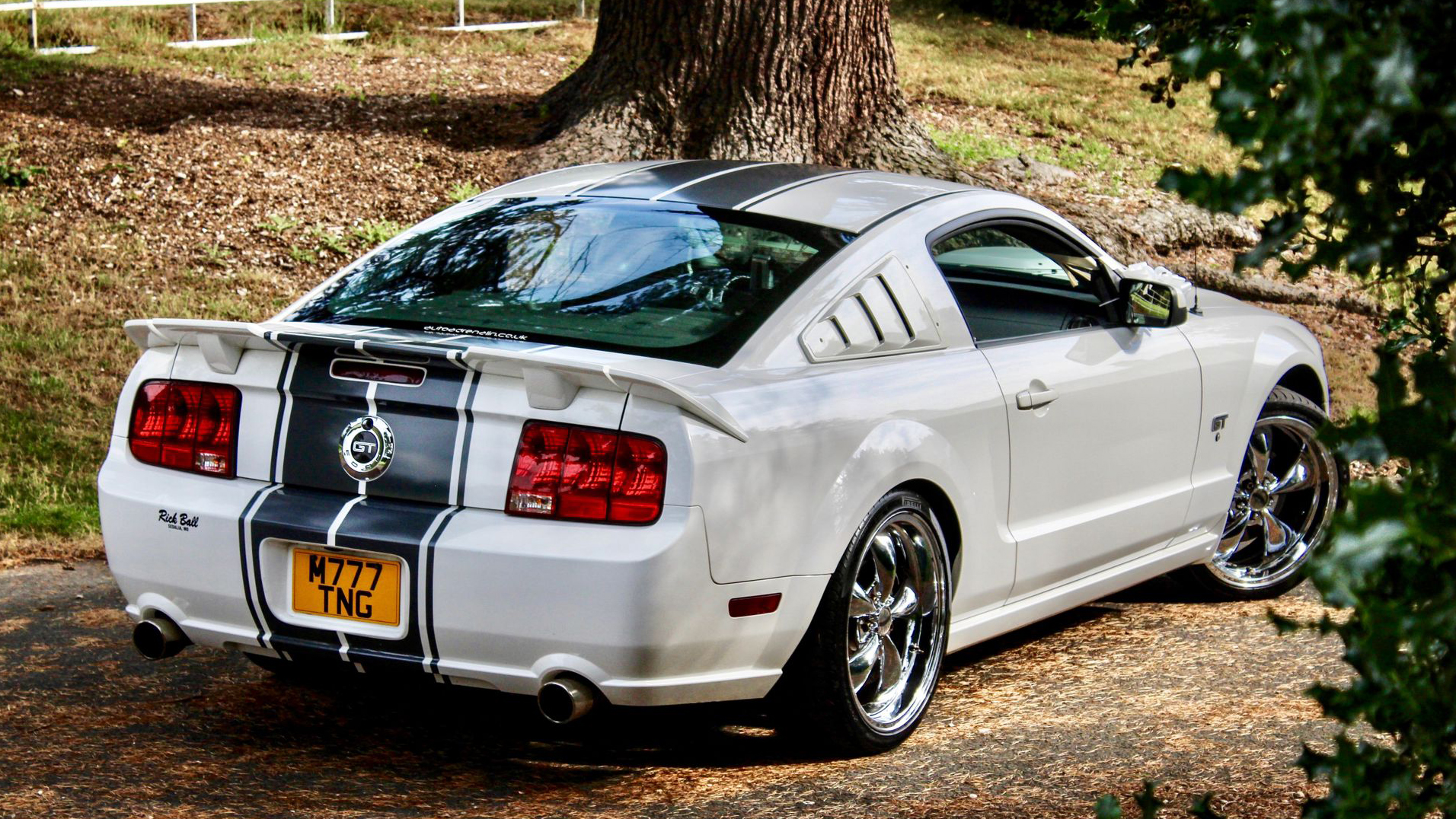 White Modern Ford Mustang GT 4.6L for wedding hire
