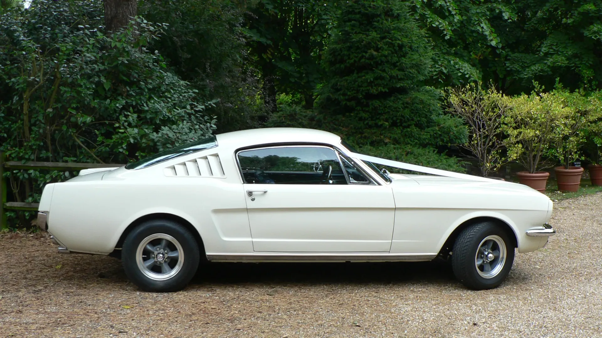 White Ford Mustang Convertible 4.7L V8 wedding car hire