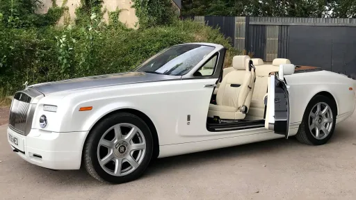 Luxurious and Modern Wedding Cars from Premier Carriage