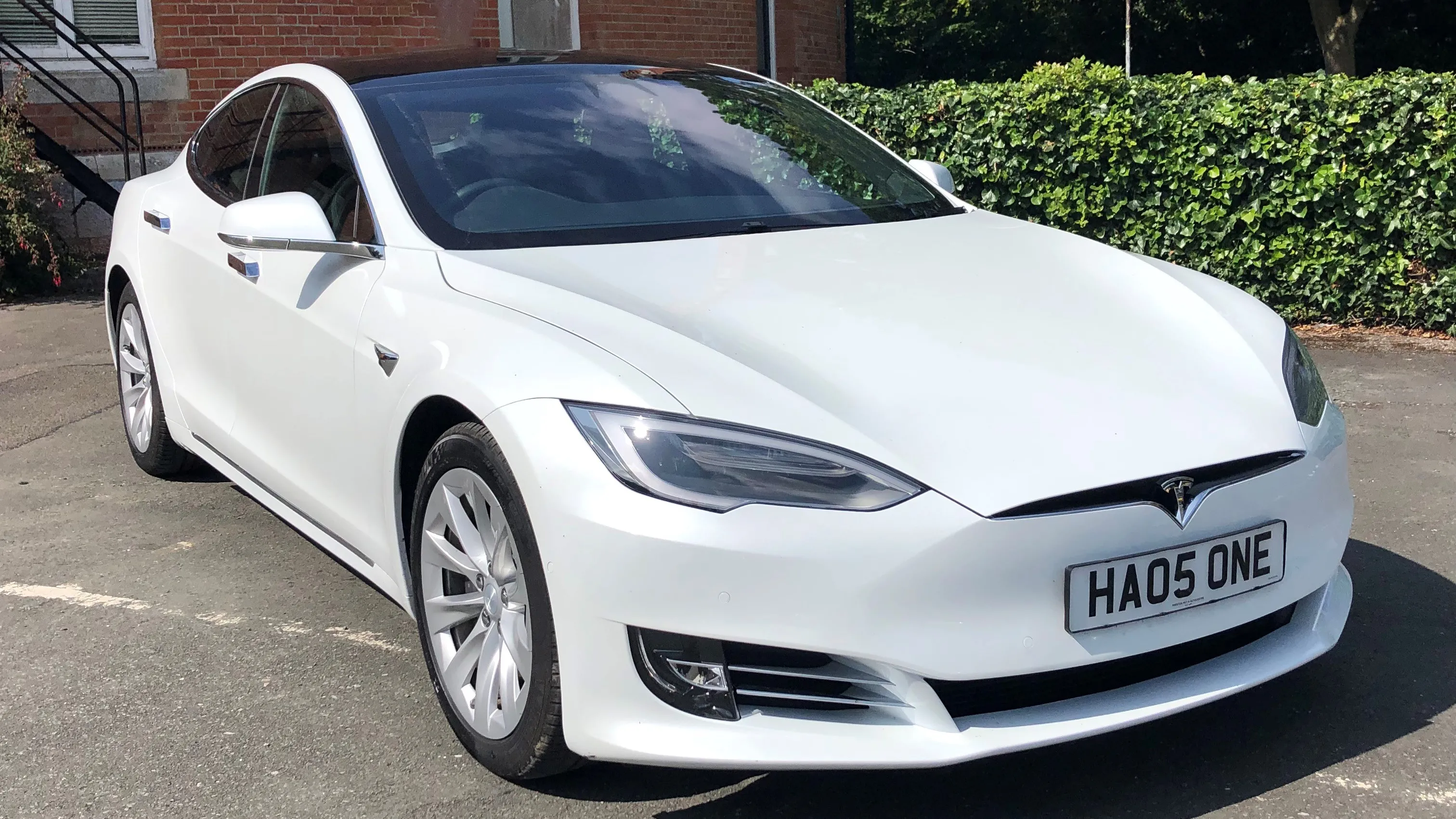 White Tesla Model 'S' for Weddings in Devon, Somerset and Cornwall