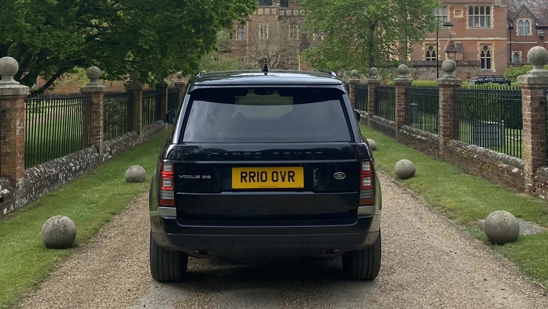 Luxurious Black Range Rover Wedding Car Cobham & London