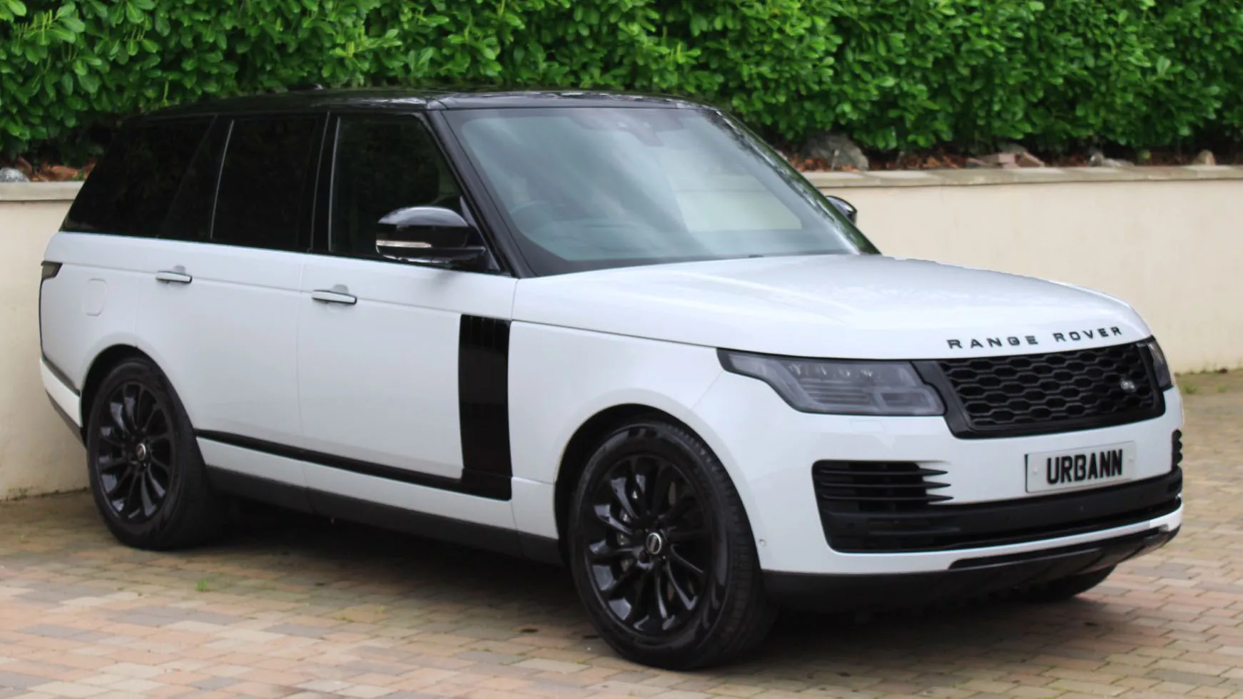Modern Range Rover Vogue LWB for hire in London and the Home Counties
